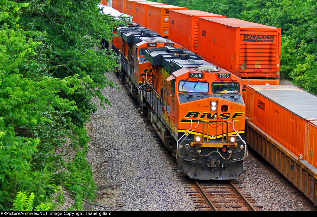 BNSF 7556 WB Z train meet's EB z train!
